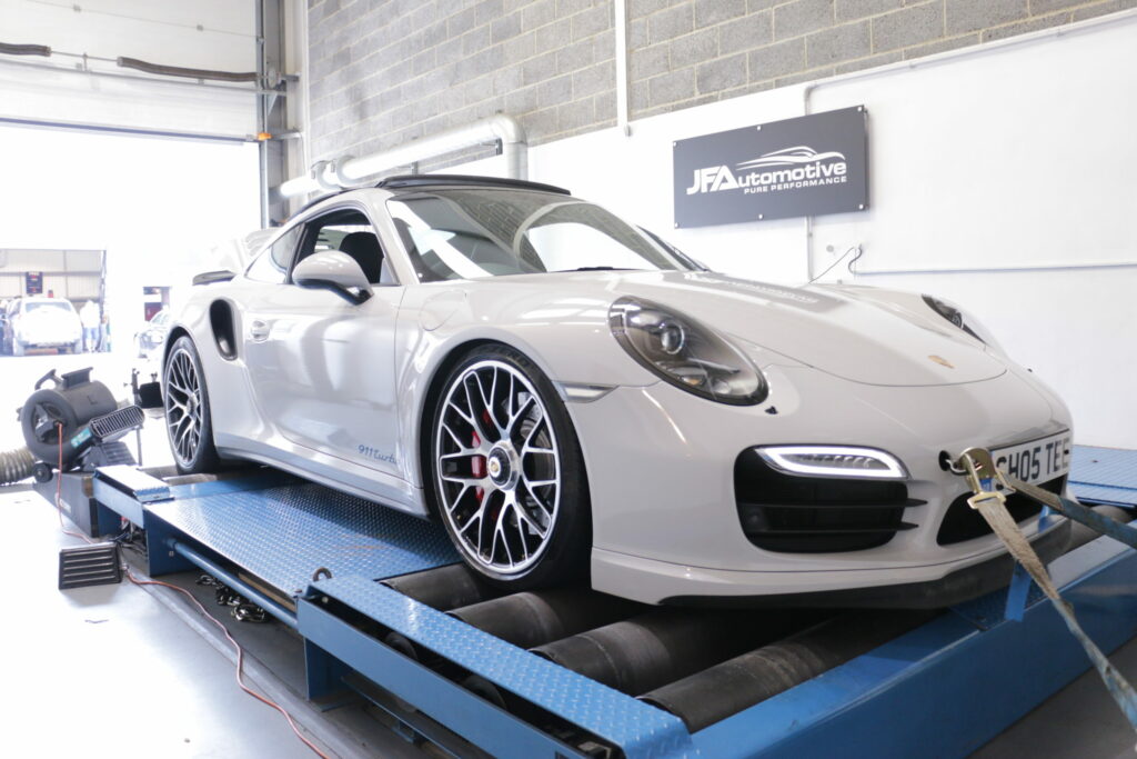 PORSCHE Servicing Maidstone - Workshop 2